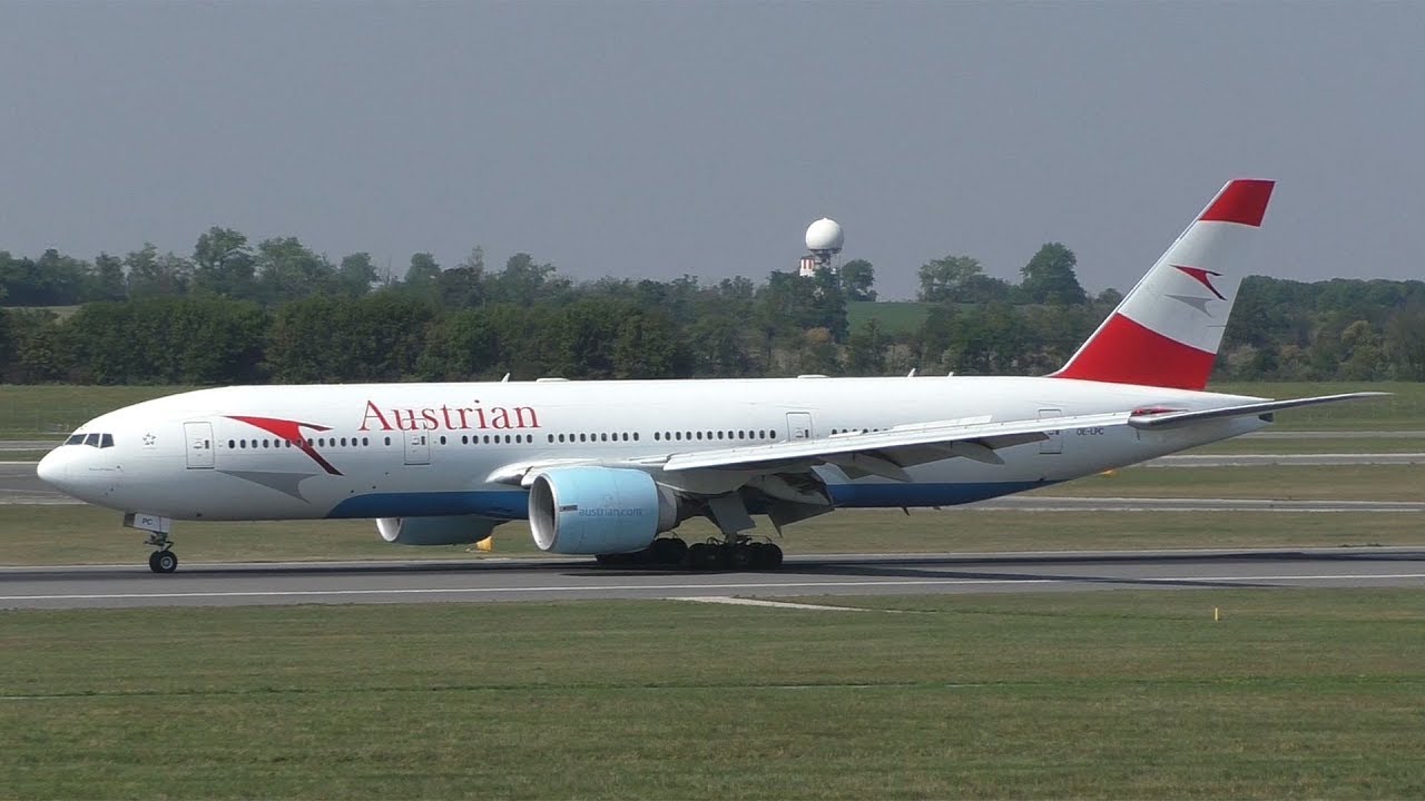 Austrian Airlines Boeing 777 landing at Vienna Airport | OE-LPC - YouTube