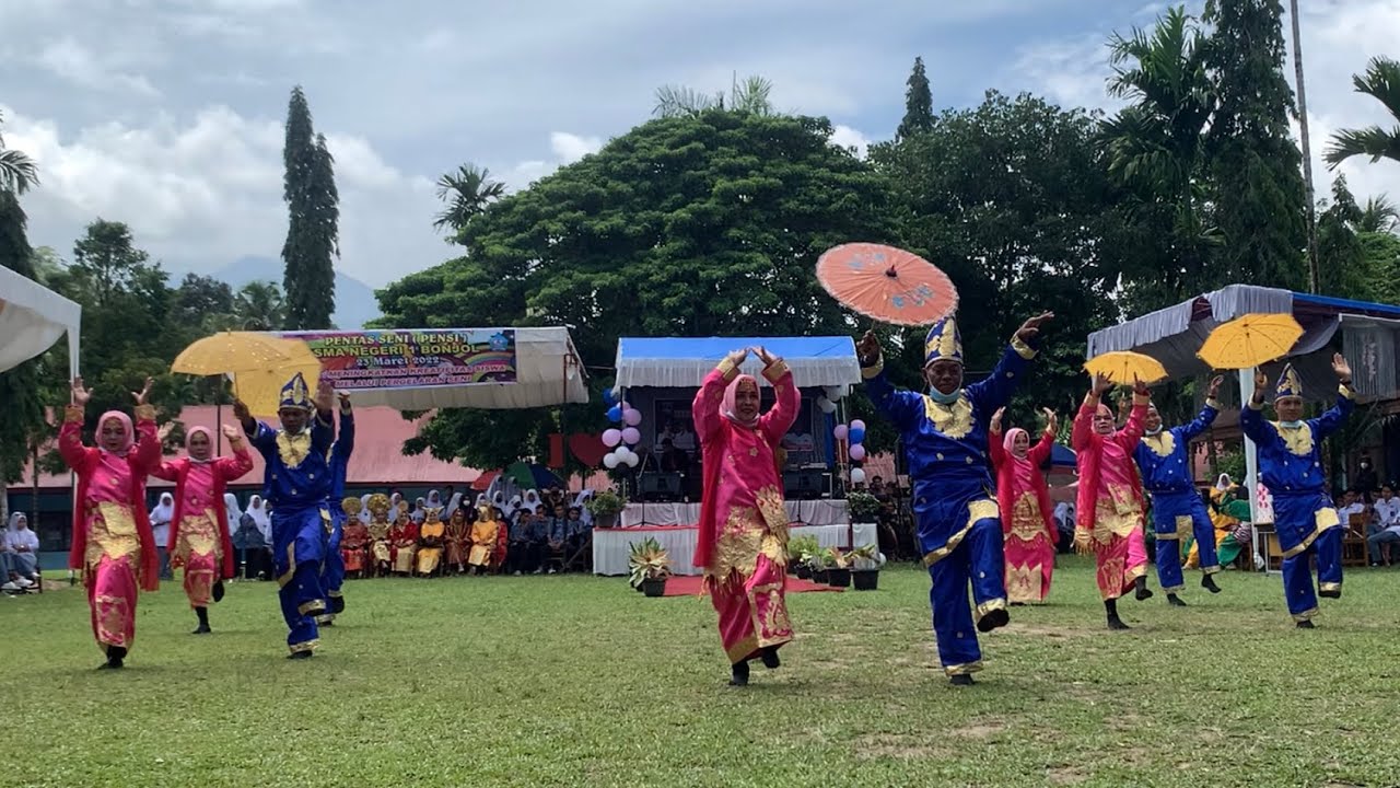 Kereen…., Penampilan Bapak Ibuk Guru SMAN 1 Bonjol dalam acara ...