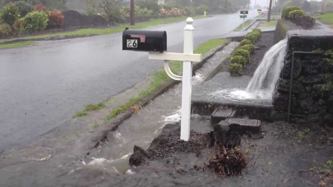 Hilo storm run-off ditches overflow, Dec. 30, 2013 - YouTube