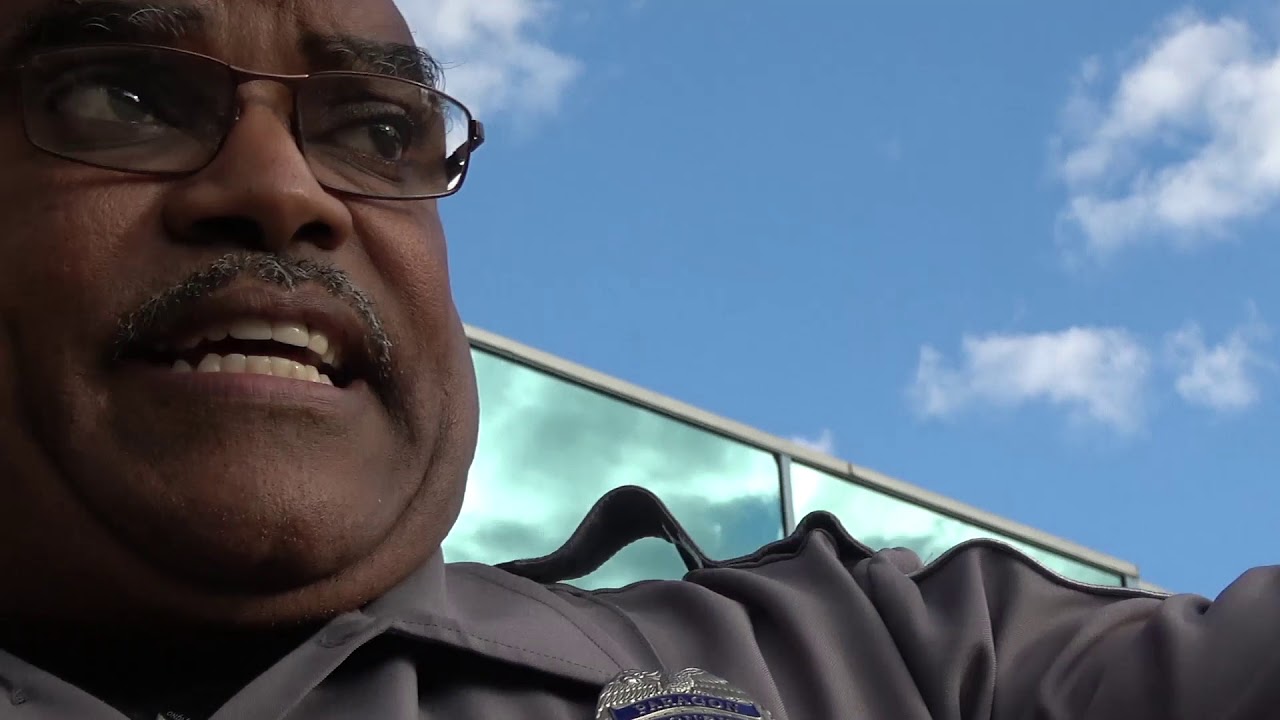 EXCELLENT SECURITY GUARD TEAMWORK AT SOCIAL SECURITY - YouTube