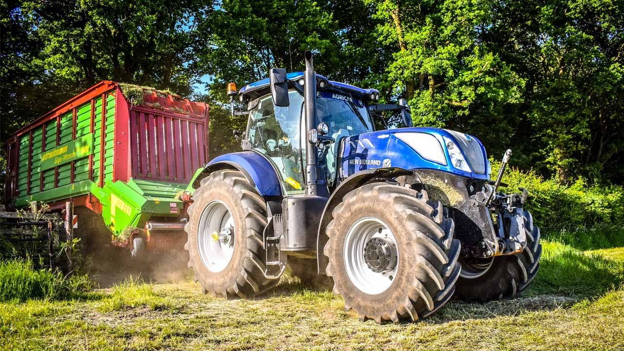 Silage 2018 - T7 Blue Power & Forage Wagon - YouTube