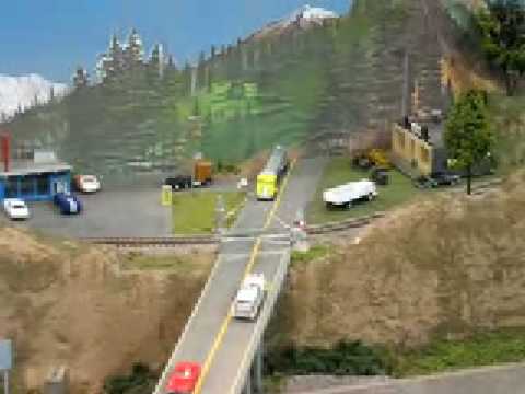 Working N-Scale Grade Crossing - YouTube