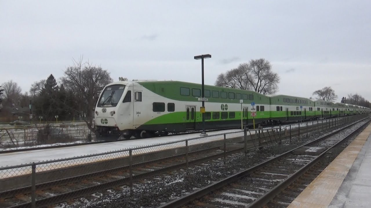 GO Train at Port Credit GO Station (February 2nd 2025) - YouTube