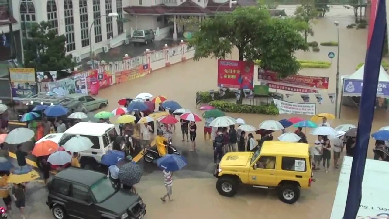 2011柔州拉美士[大水灾](2)人间有温情 Labis Segamat Flood - YouTube