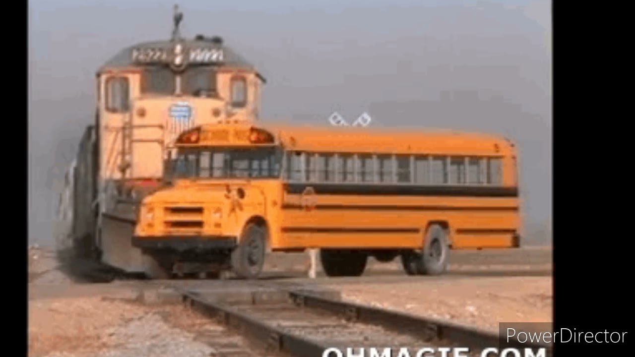 the Union Pacific 2922 crashed a school bus 🛤️🚌🚌🚃🚃🚃🚃🚃 - YouTube