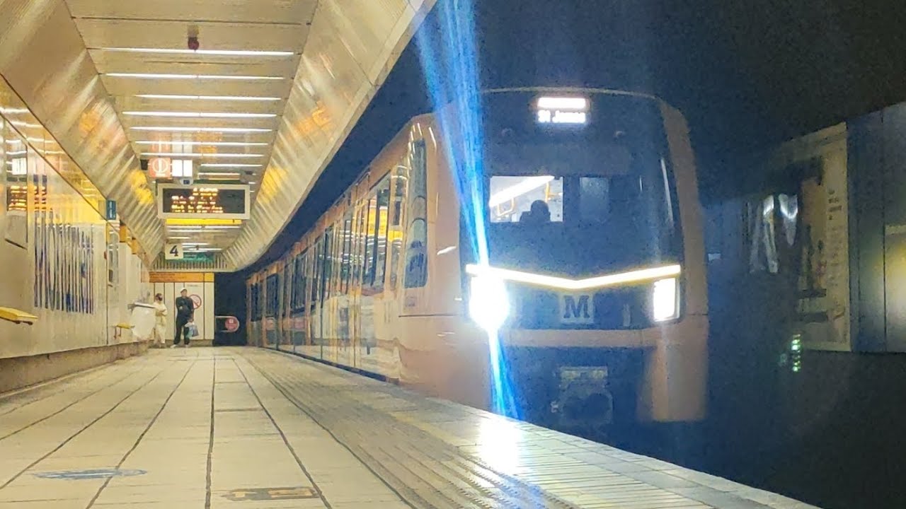 Trains at: Monument (19/9/24) - YouTube