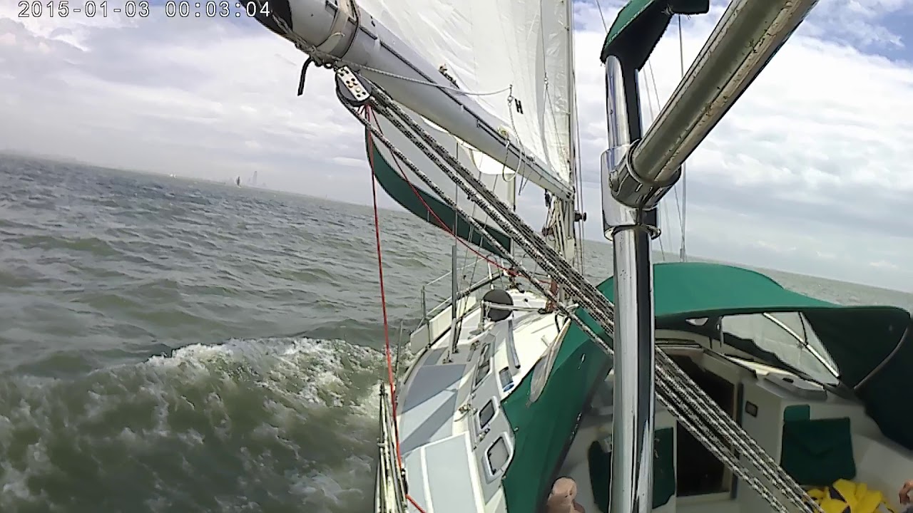 10-15 kt Broad reach sailing at Osaka Bay. Boat speed 5-7 kts. 大阪湾セーリング ...