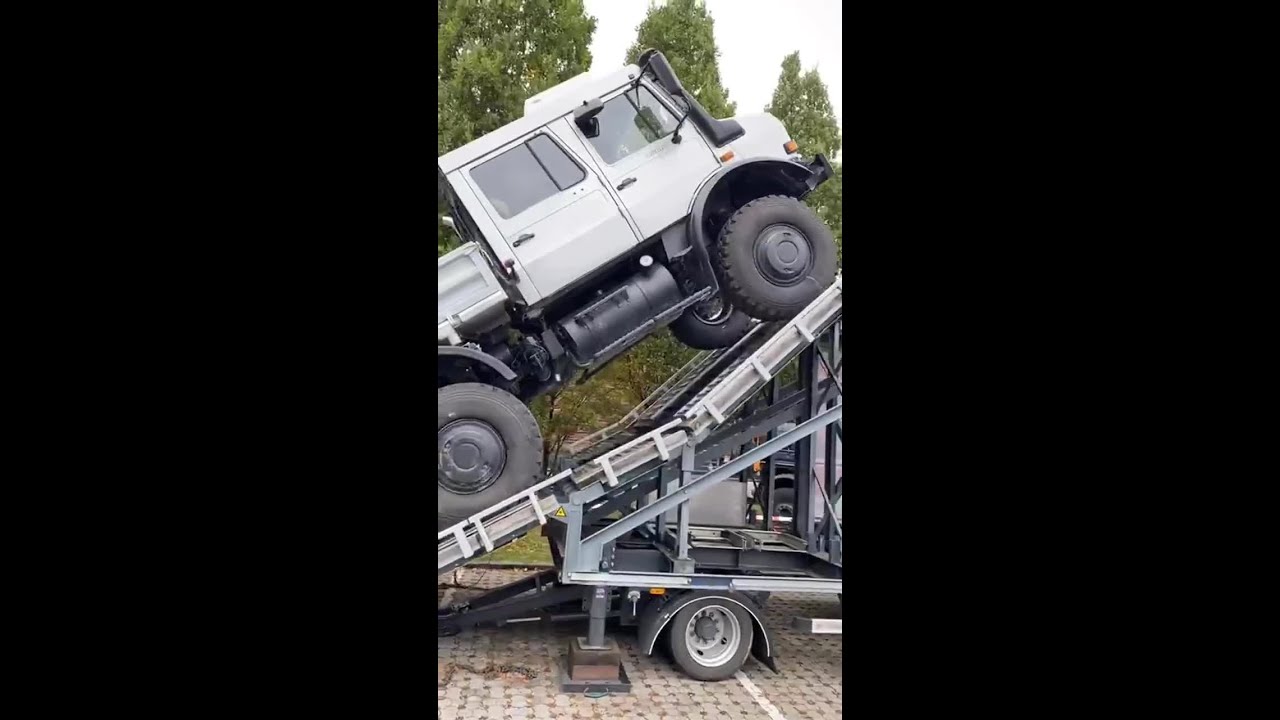 Mercedes-Benz Unimog in action at the Unimog-Museum. 🔥😱🤩 ️ - YouTube