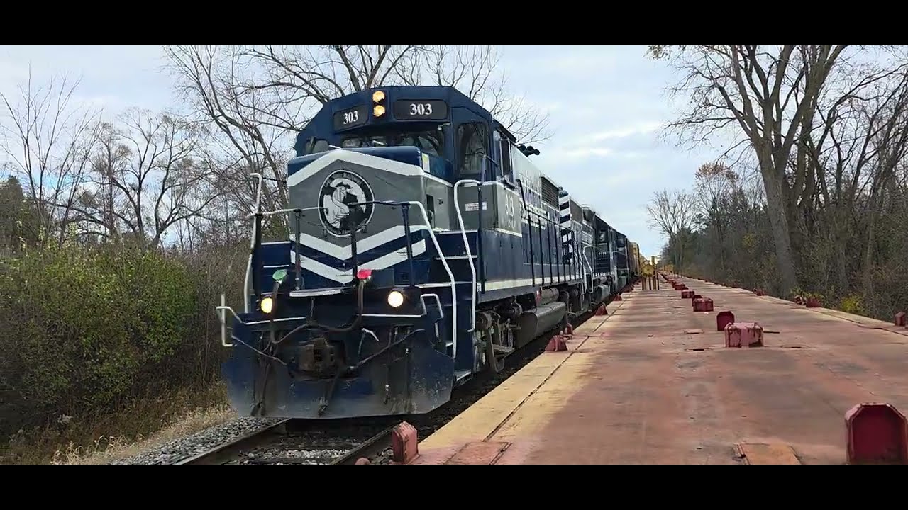 LSRC 303, LSRC 4303, & LSRC 6435 Northbound Saginaw - YouTube