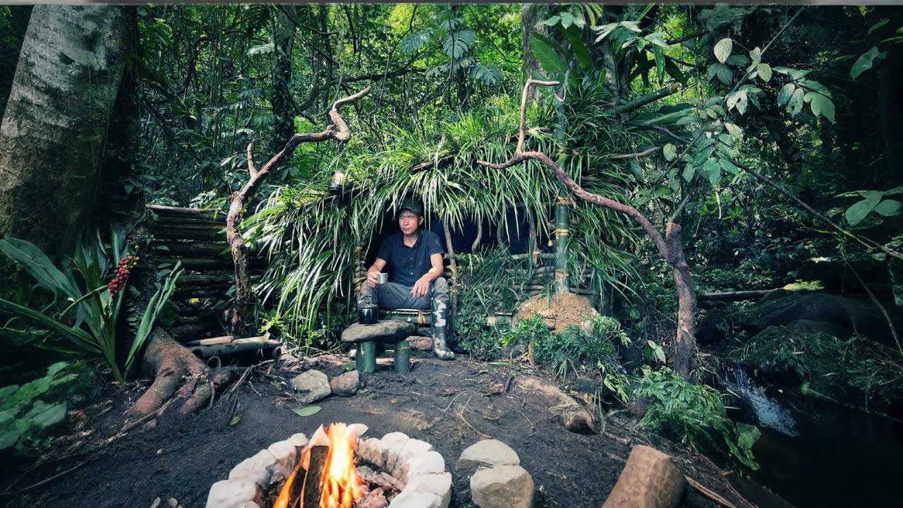 Building a Secure Shelter: Living Alone in the Forest, Real Survival ...