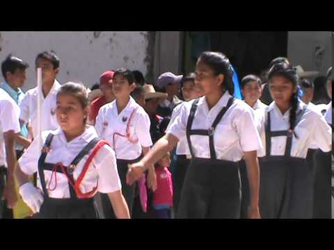 Desfile por aniversario 2015 del colegio Anaximandro Vega Lajas (12/18)
