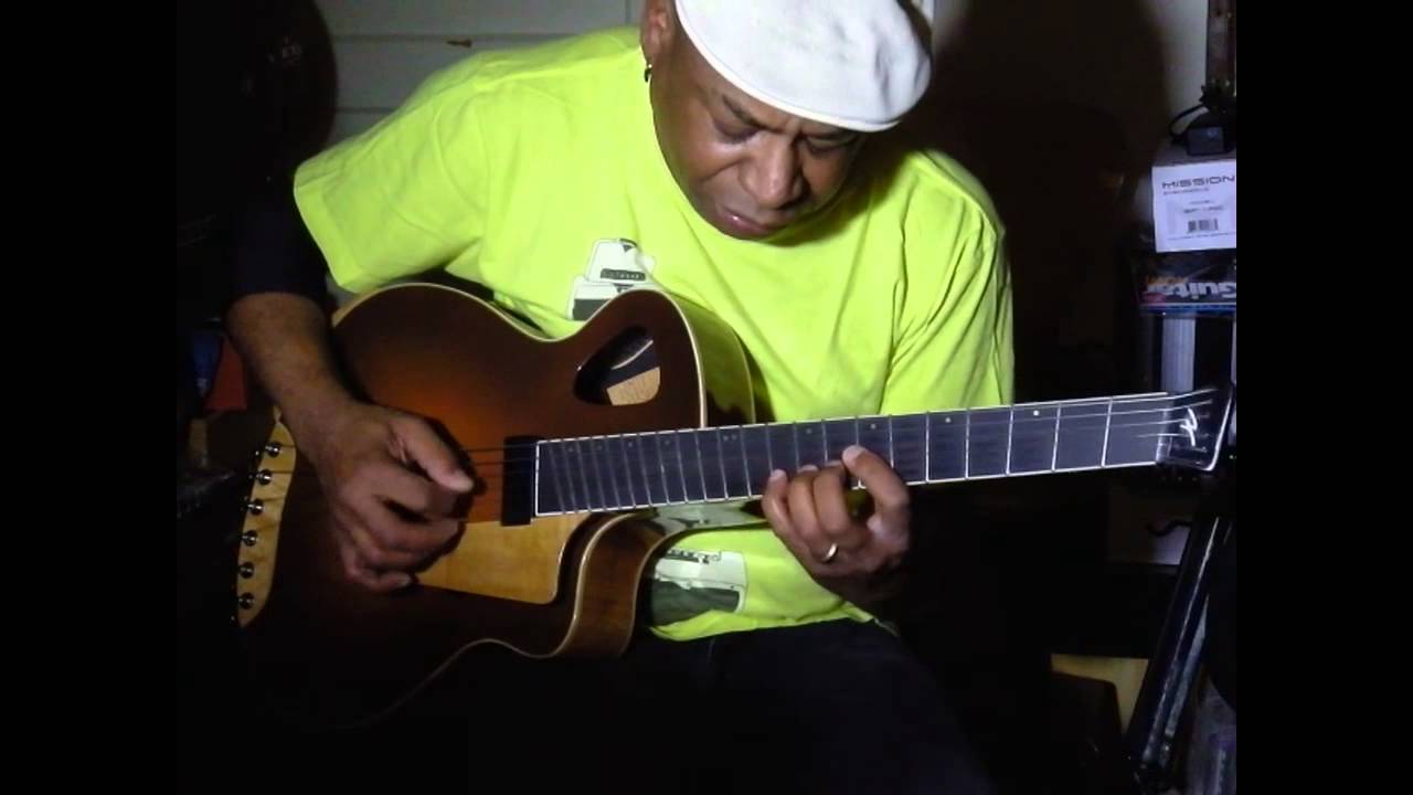 RT Custom Guitars Ichabod - YouTube