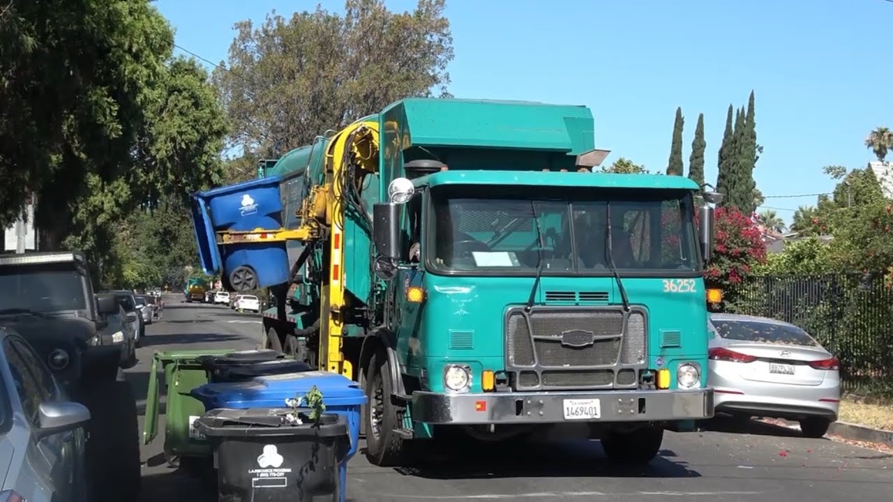 Zipping ACX Amrep on Recycle - YouTube
