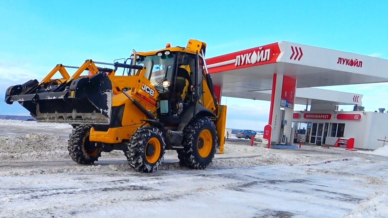 JCB Backhoe Collecting SNOW and Loading in Tractor. New tractor JCB 3CX ...