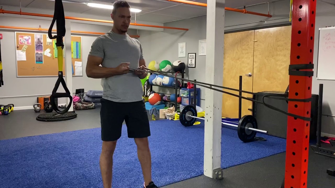 Band squat row - YouTube