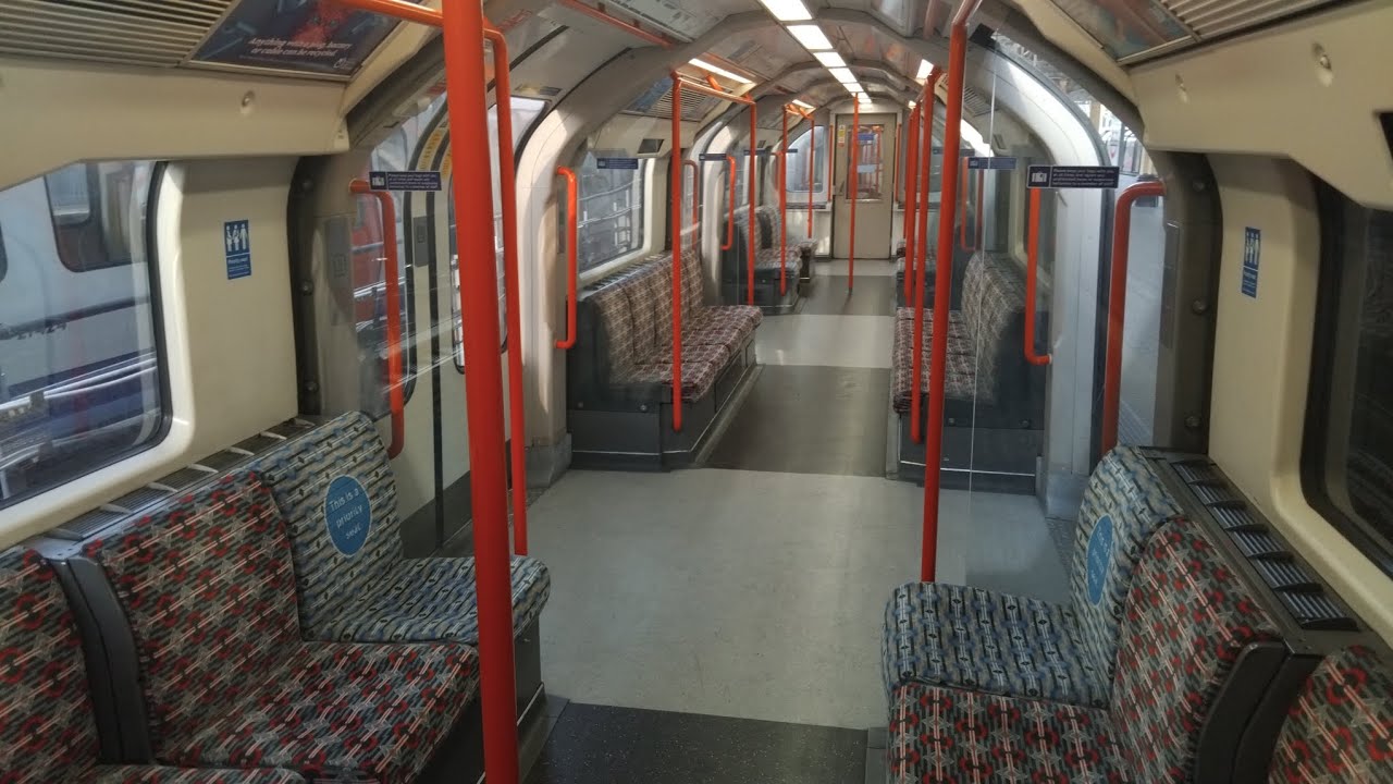 Central Line - 1992 Stock - Carriage Refurb - 91001 - White City ...
