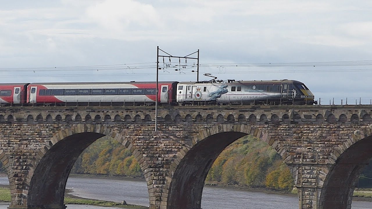 Berwick-upon-Tweed Railway Station (22/10/2019) - YouTube