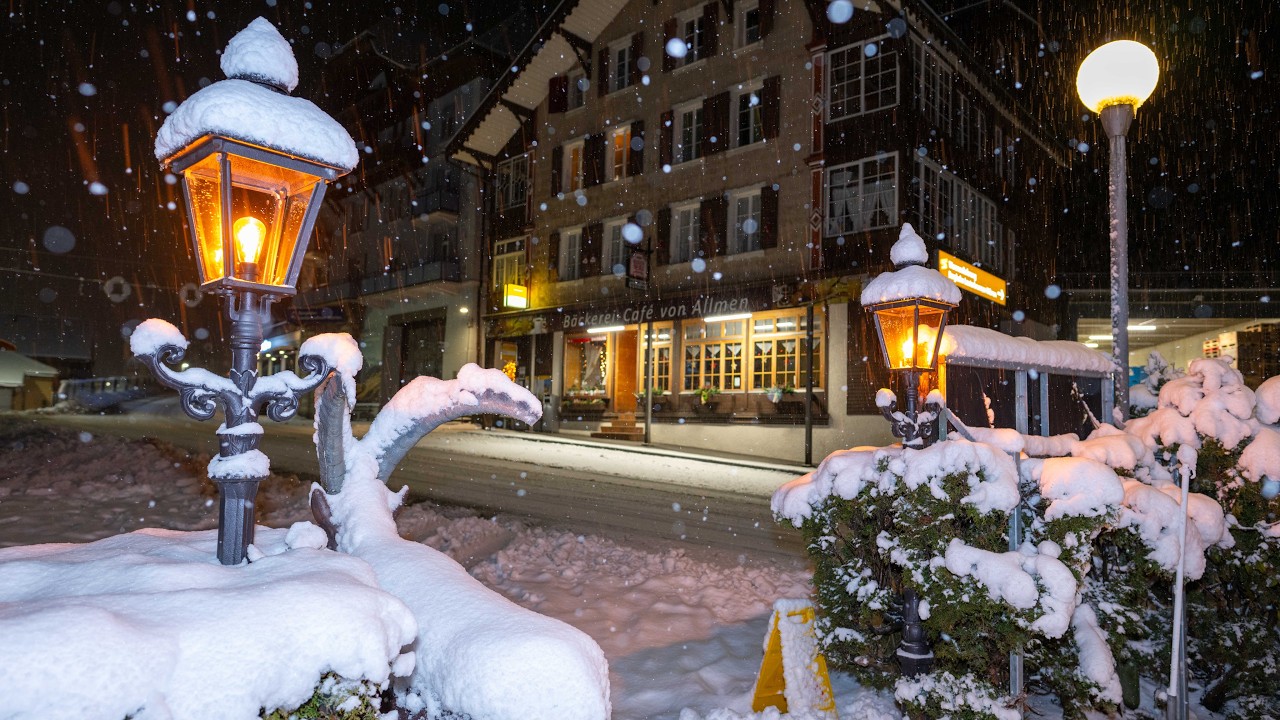 Heavy Snowfall in Lauterbrunnen Switzerland - walking tour in winter ...
