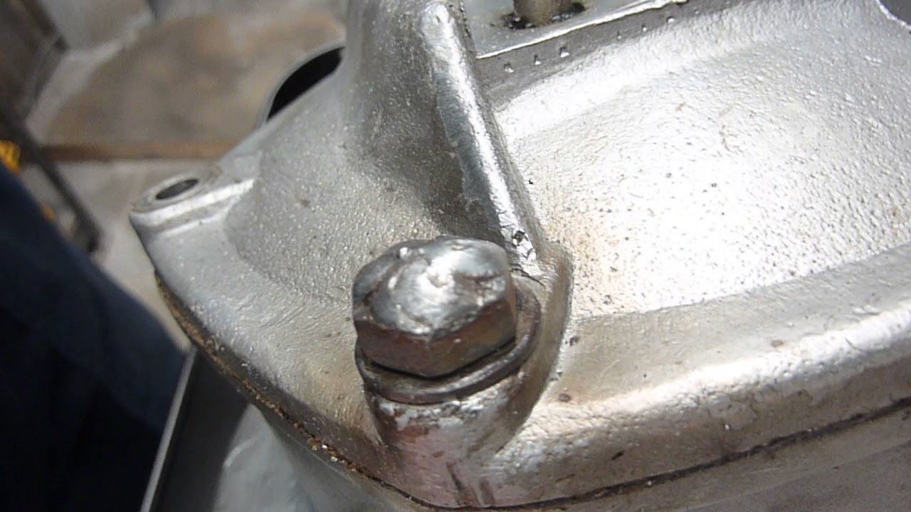 Welding a loose nut / threaded bolt on the final drive cover - diff ...