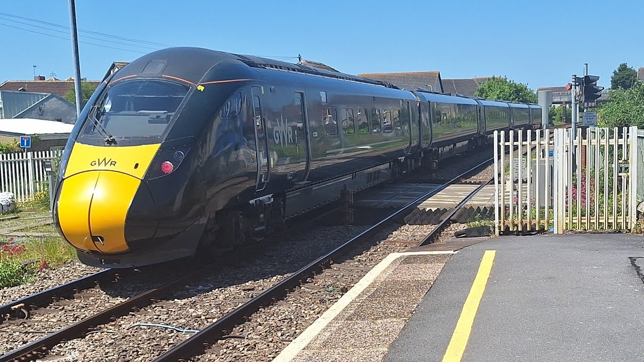 epic tones and trains at Llanelli, pwll inc 4 car 150,800021, 800017 ...