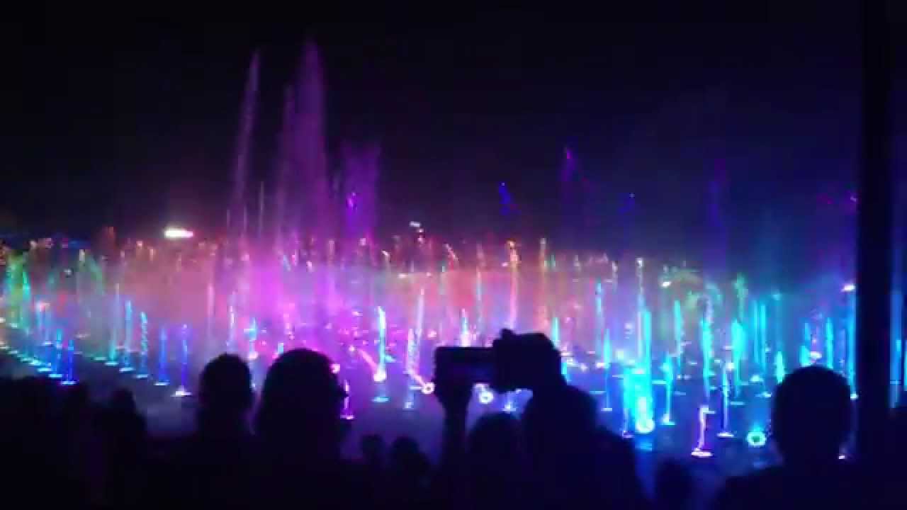 World of Color Water Show - Disneyland California - YouTube