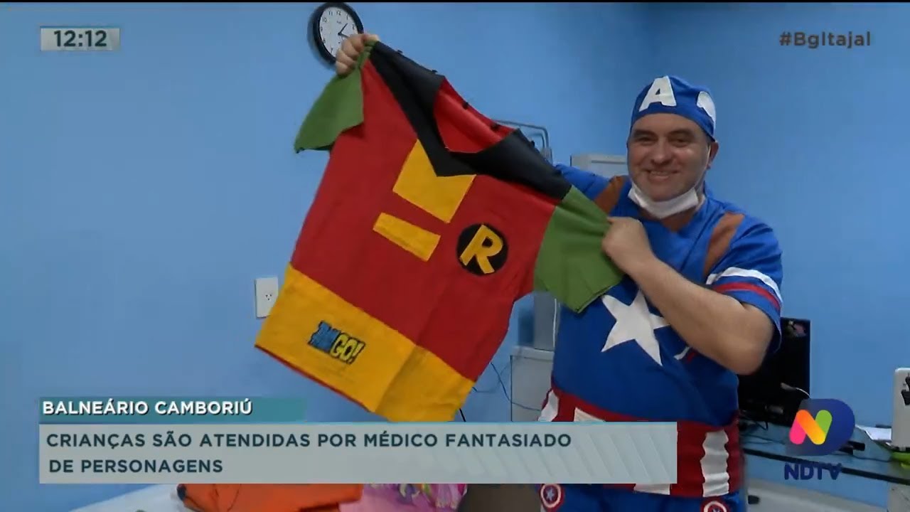 Crianças são atendidas por médico fantasiado de personagens - YouTube