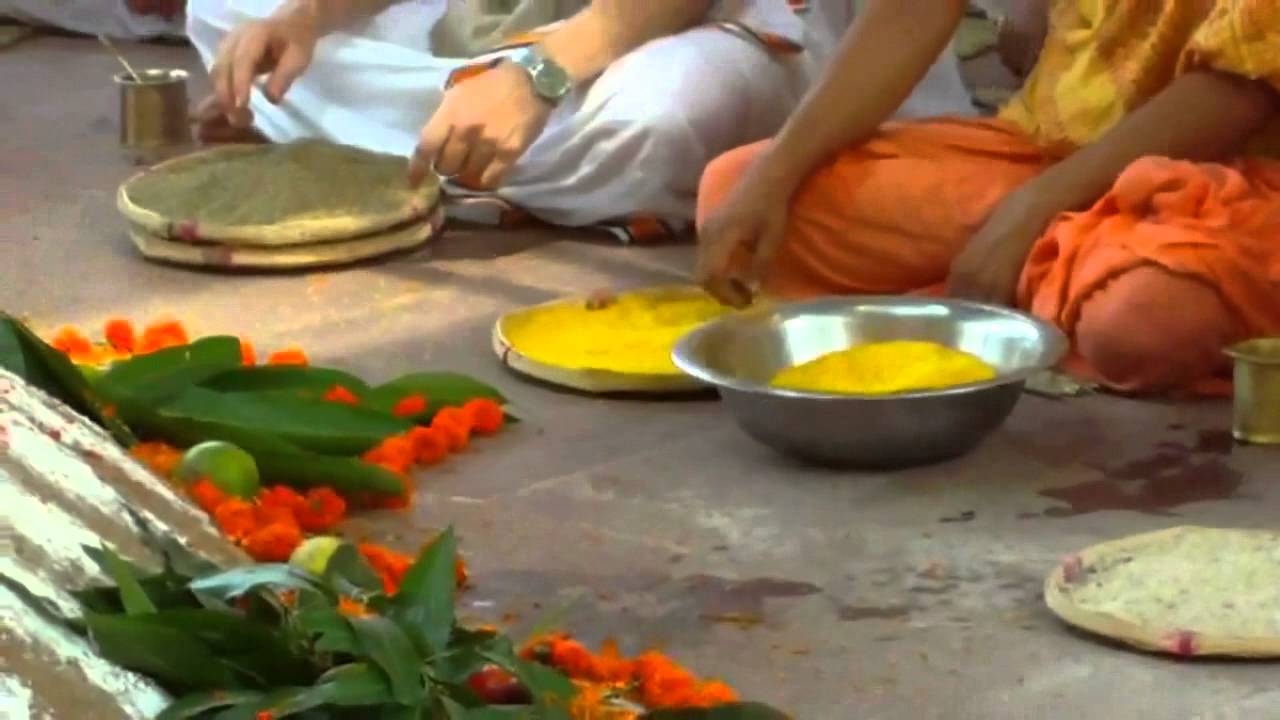 Vedic Fire Sacrifice - YouTube