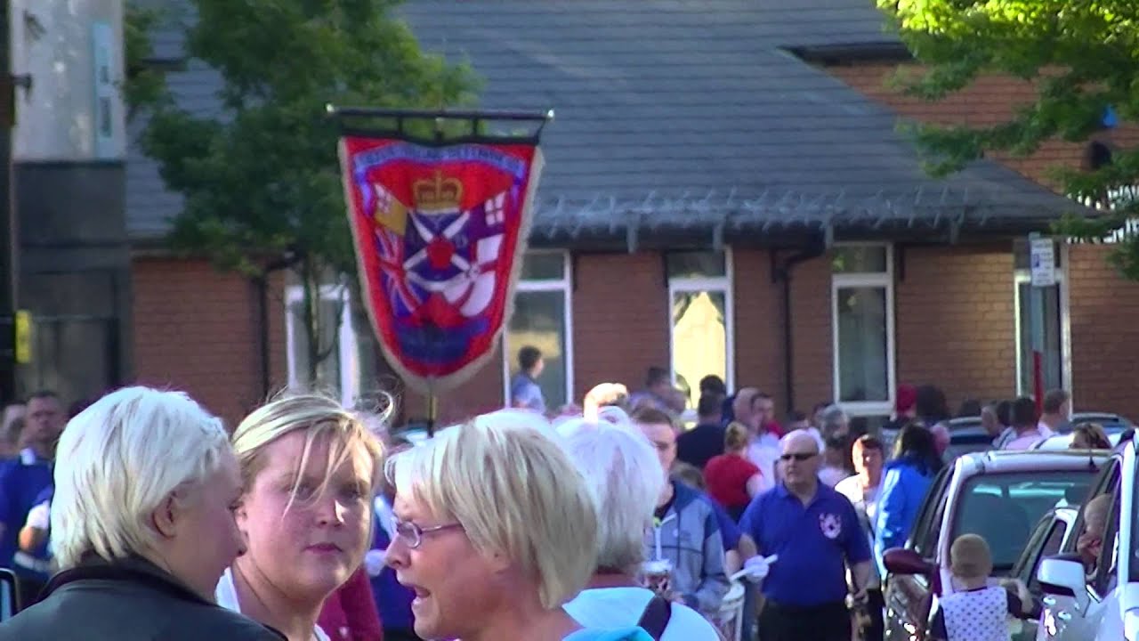 Ulster Young Defenders FB @ Ulster First Flute FB Parade 2014 (2) - YouTube