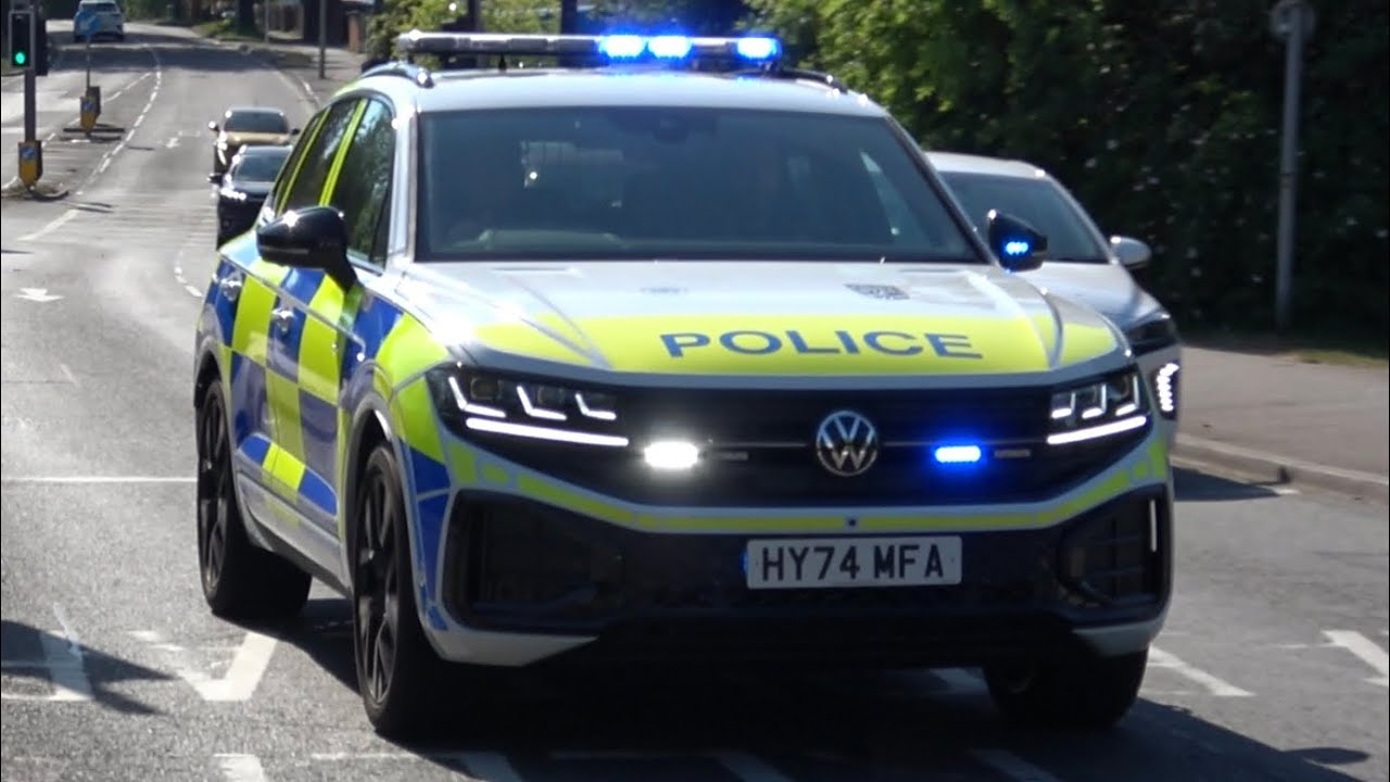 Hampshire Constabulary, New Roads Policing Unit Volkswagen Touareg R ...