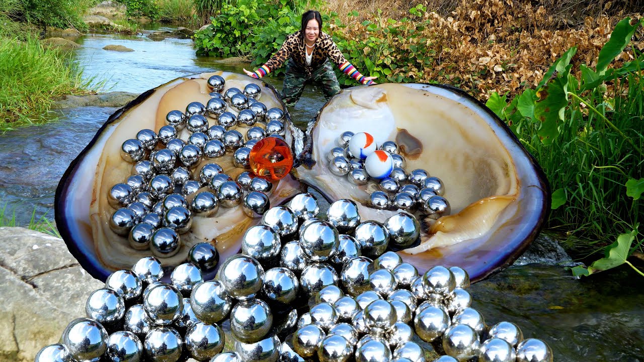 😱😱Prying open the giant clam, countless silver pearls flowed out from ...