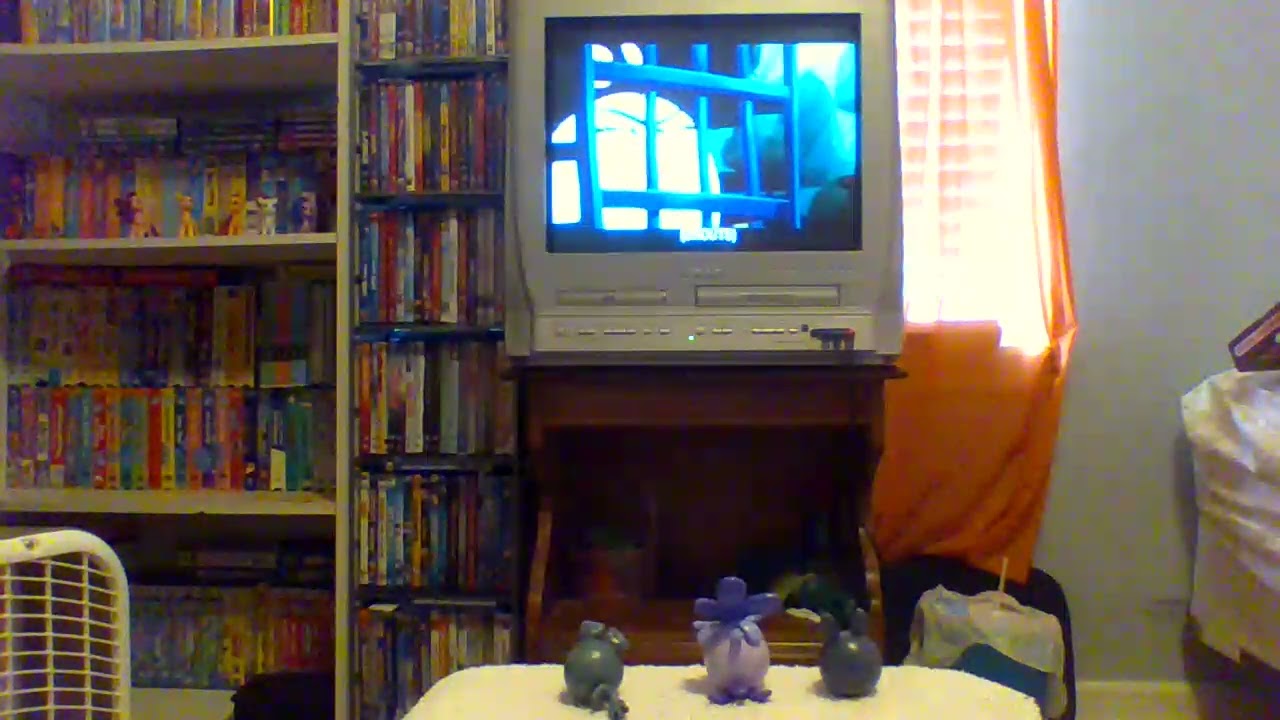 Violet, Smokey and Tech watch Robo-Tilda - YouTube