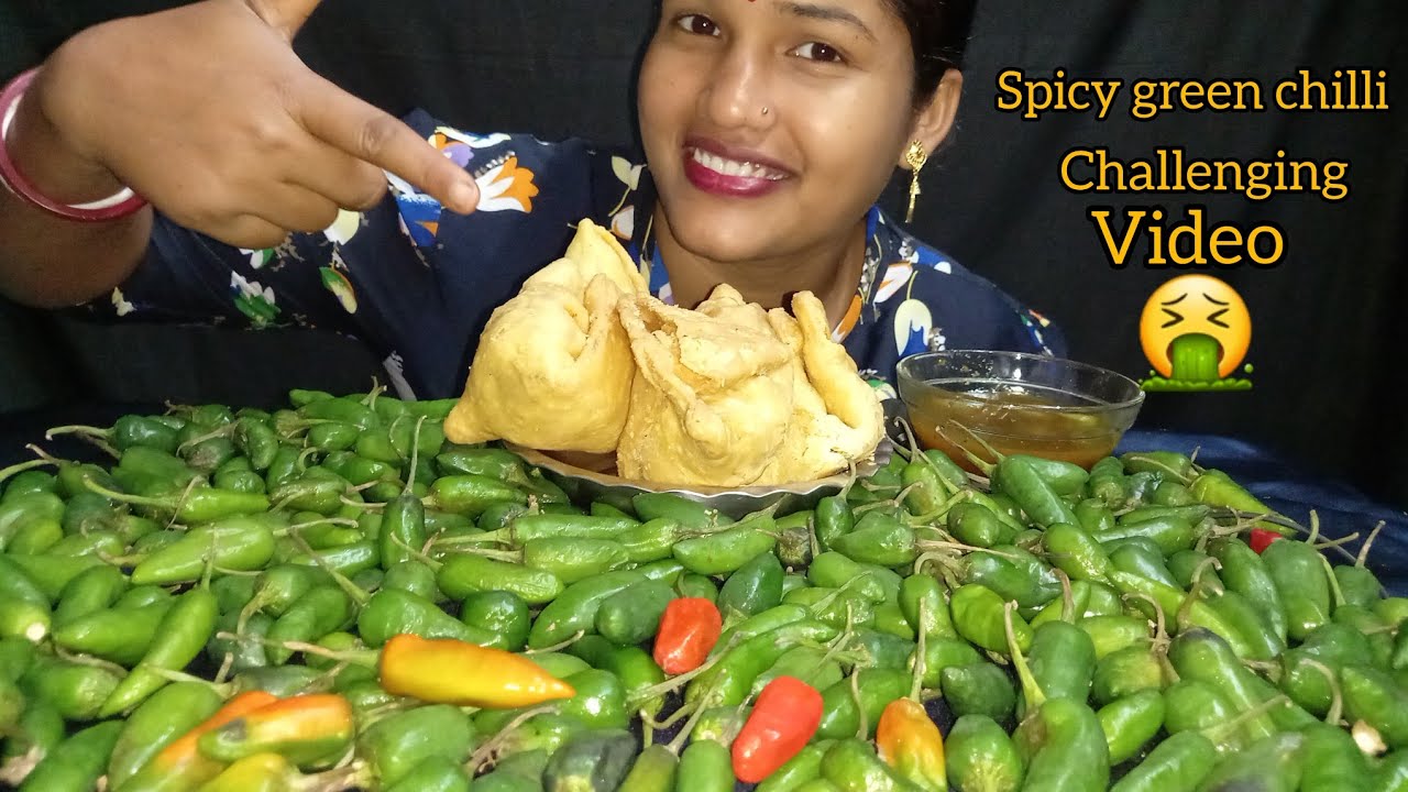 Eating 2kg spicy 🔥green 🌶chilli 🤮challenge and samosa spicy chilli ...