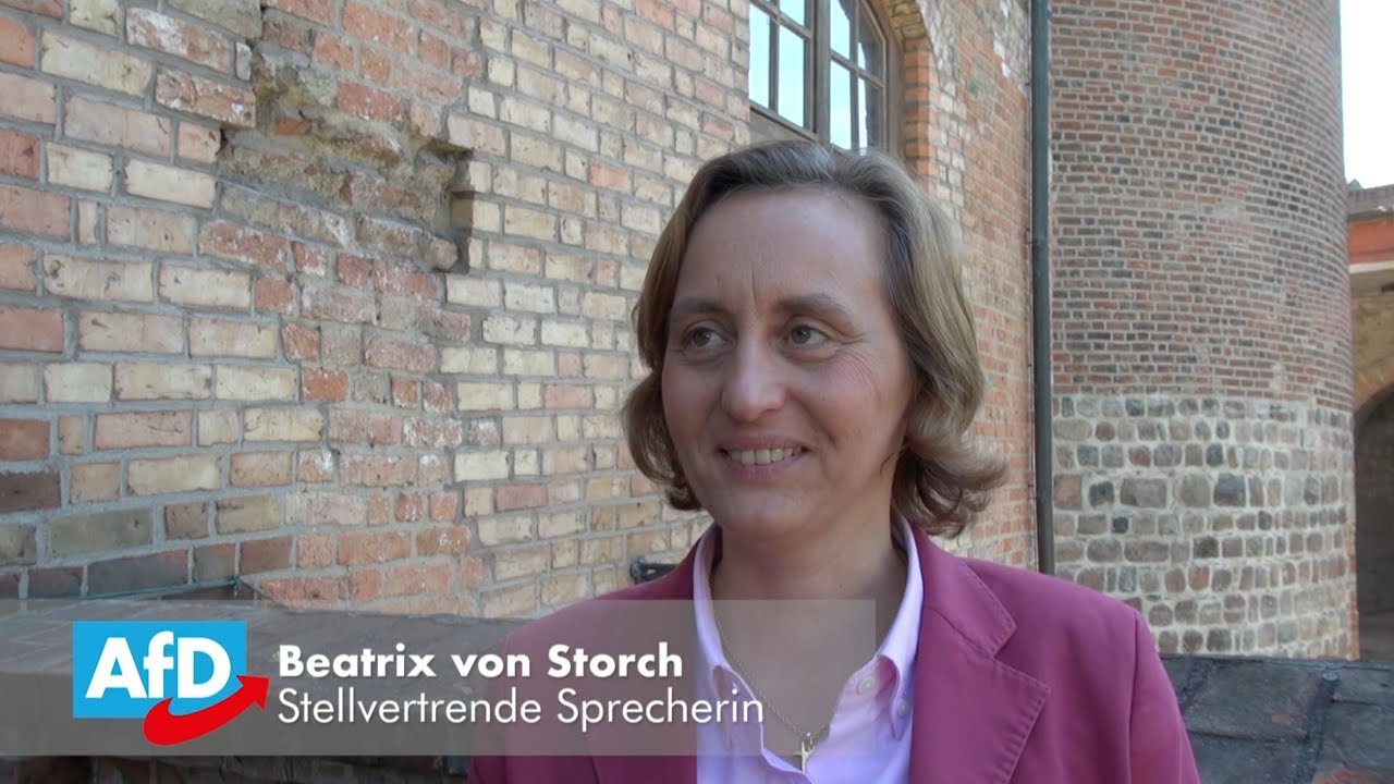 Frau von Storch am 11.06.2017 zum Wahlkampfauftakt der AfD in Spandau ...