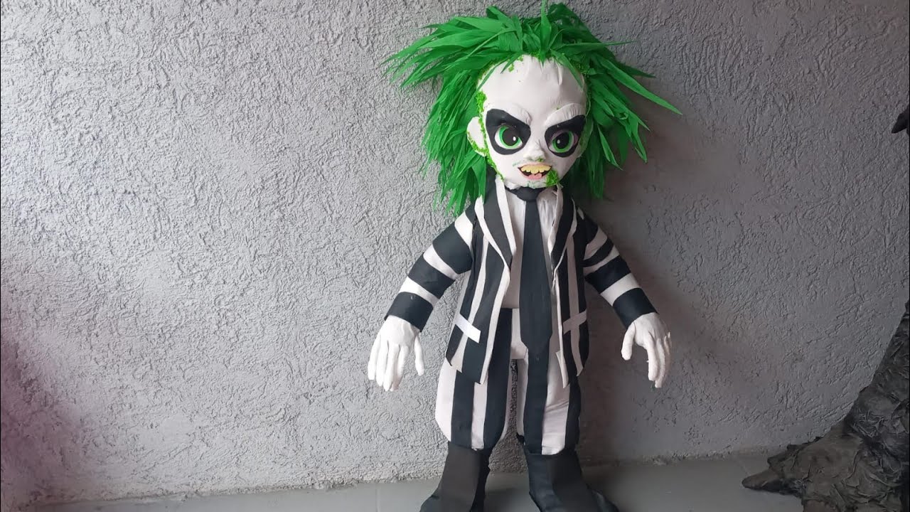 Como hacer una Piñata de beetlejuice - YouTube