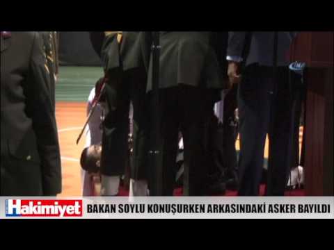 BAKAN SOYLU KONUŞURKEN ARKASINDAKİ ASKER BAYILDI