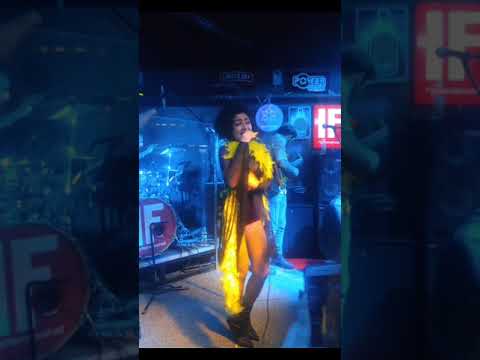 Melek Mosso - Parça parça canlı performansı  Ankara-IF Performance Hall