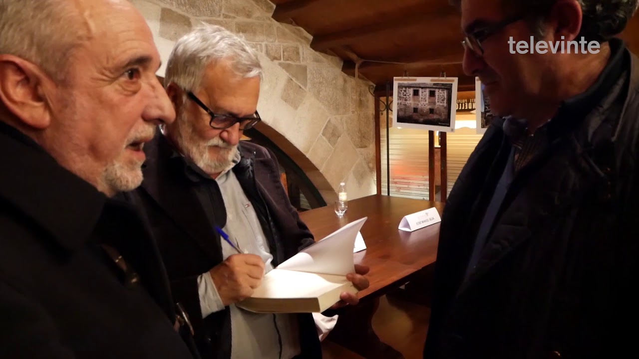 Xavier Alcalá presentou en Chantada a novela 'The making of' - YouTube