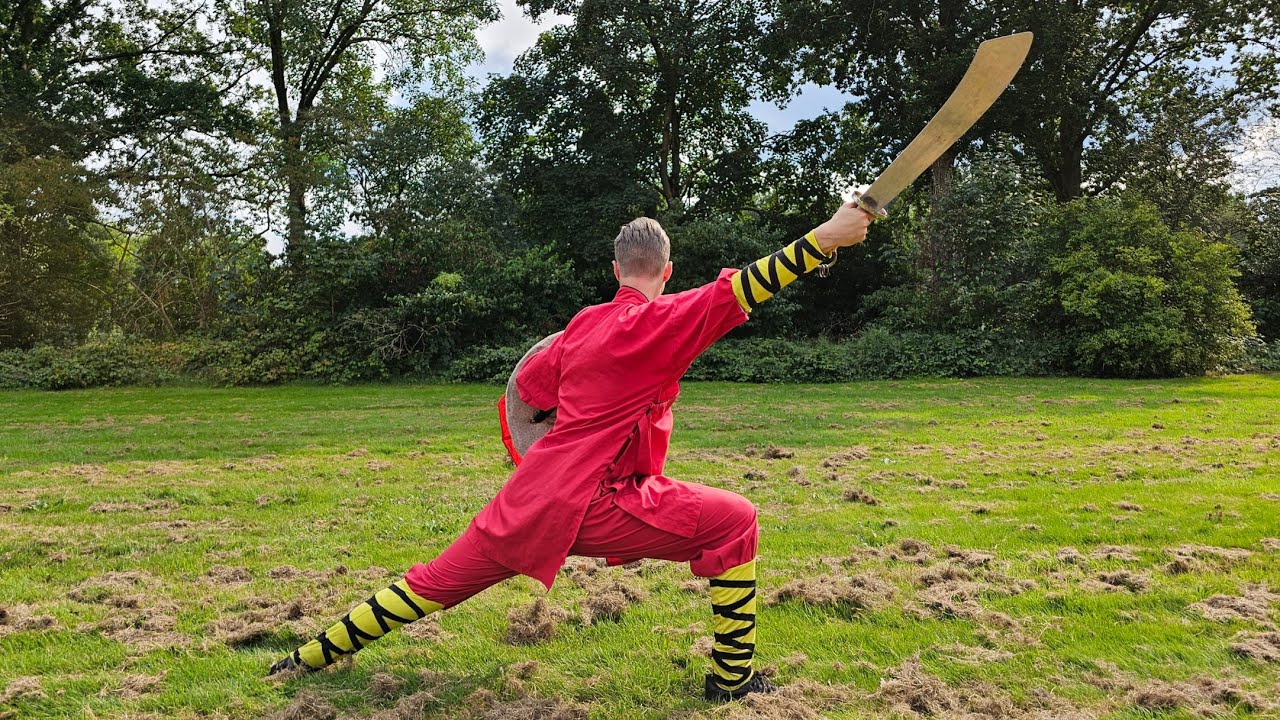 back: Shaolin Sword & Shield Dùnpái Dāo 盾牌刀 He Yong Gan Martial Arts ...