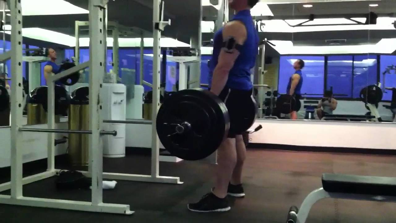 Gorilla Jewshead Deadlifts 525 2x - YouTube