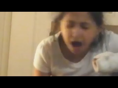 LAHMACUNCU' DAN HAMBURGER İSTEYEN KIZ İSYAN ŞARKISINI SÖYLÜYOR [YTP]