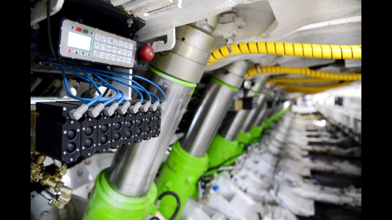 FAMUR automatic longwall system - YouTube