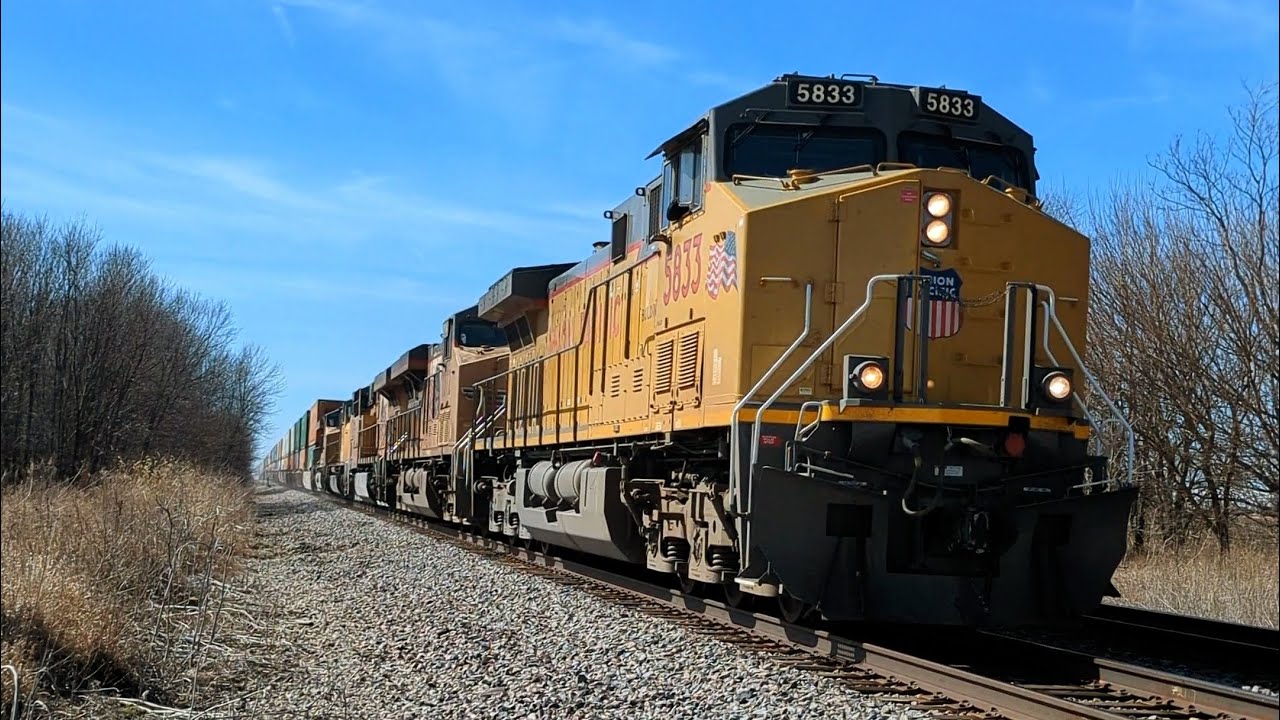 Up Close with a Blazing-Fast 7-Engine Union Pacific MegaTrain! - YouTube