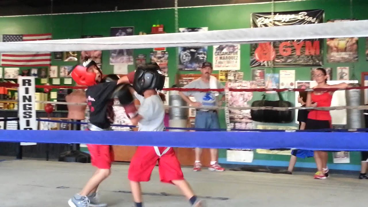 Julian vs Chris Spar - YouTube