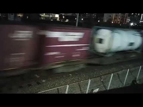 2073レJR貨物桃太郎EF210−115 - YouTube