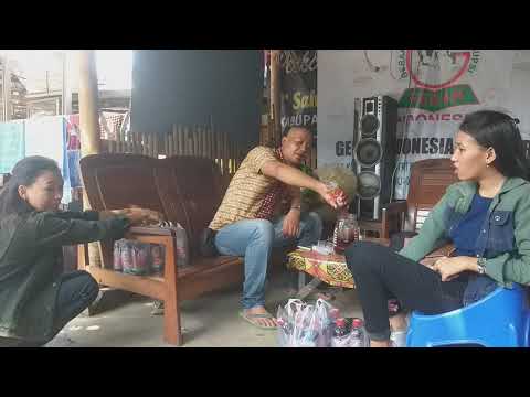 Rian Plontoz Berbincang Hangat bersama SPG Minuman