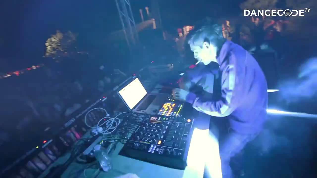 Worakls - Elea (Live United Summer Festival) - YouTube
