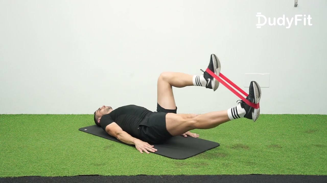 Activation of hip flexors + core with bent knees with band in the ...