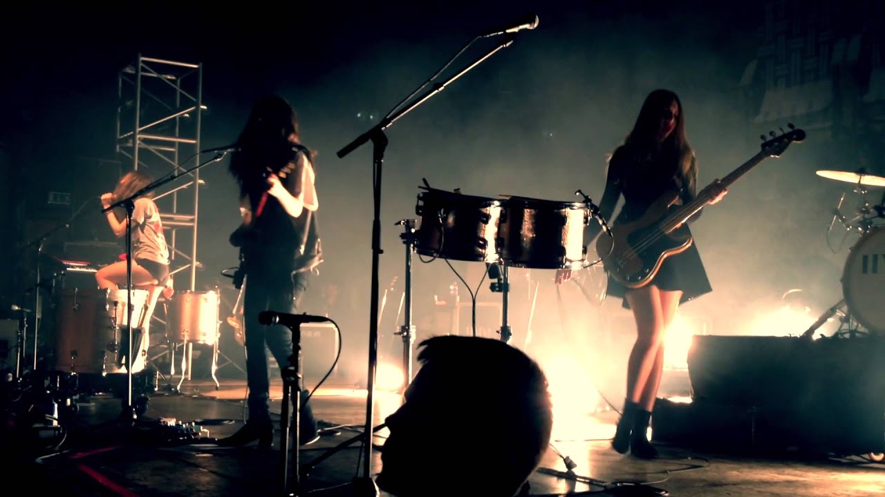 Haim Live at Norwich UEA 14th March 2014 - YouTube