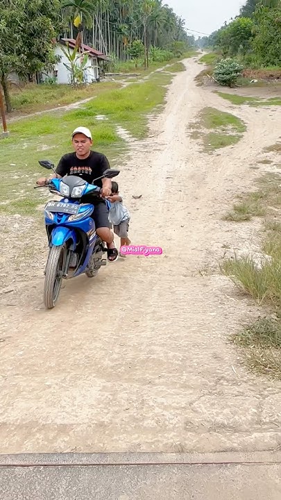 MOTORNYA GAK KUAT NANJAK JEMBATAN #viralvideo #shorts - YouTube