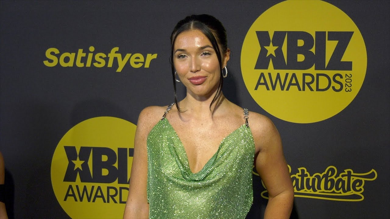 Dre Delevingne 2023 XBIZ Awards Red Carpet Fashion - YouTube